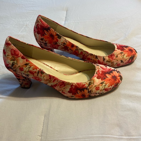 Laura Ashley | Shoes | Pink Floral Laura Ashley Heels Size 9 2 | Poshmark